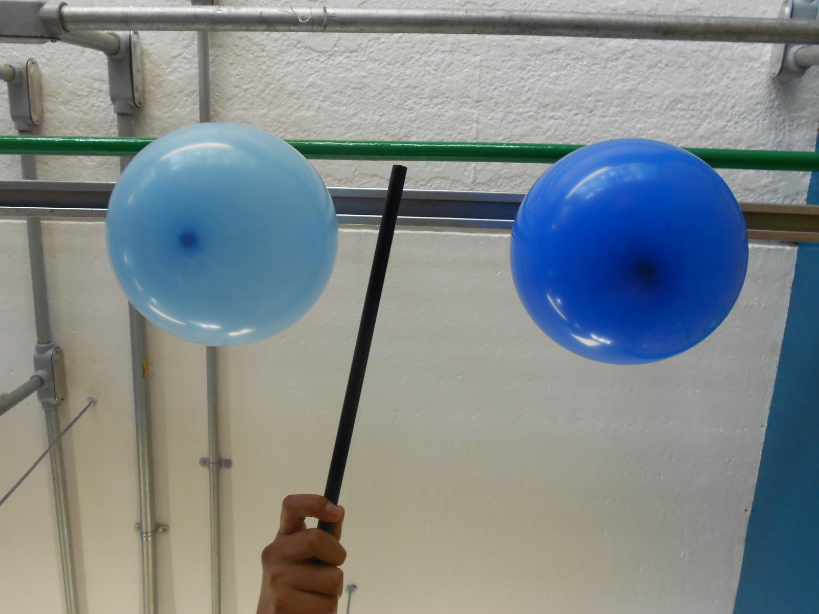 Física II: Interacción electrostática. Ley de Coulomb.